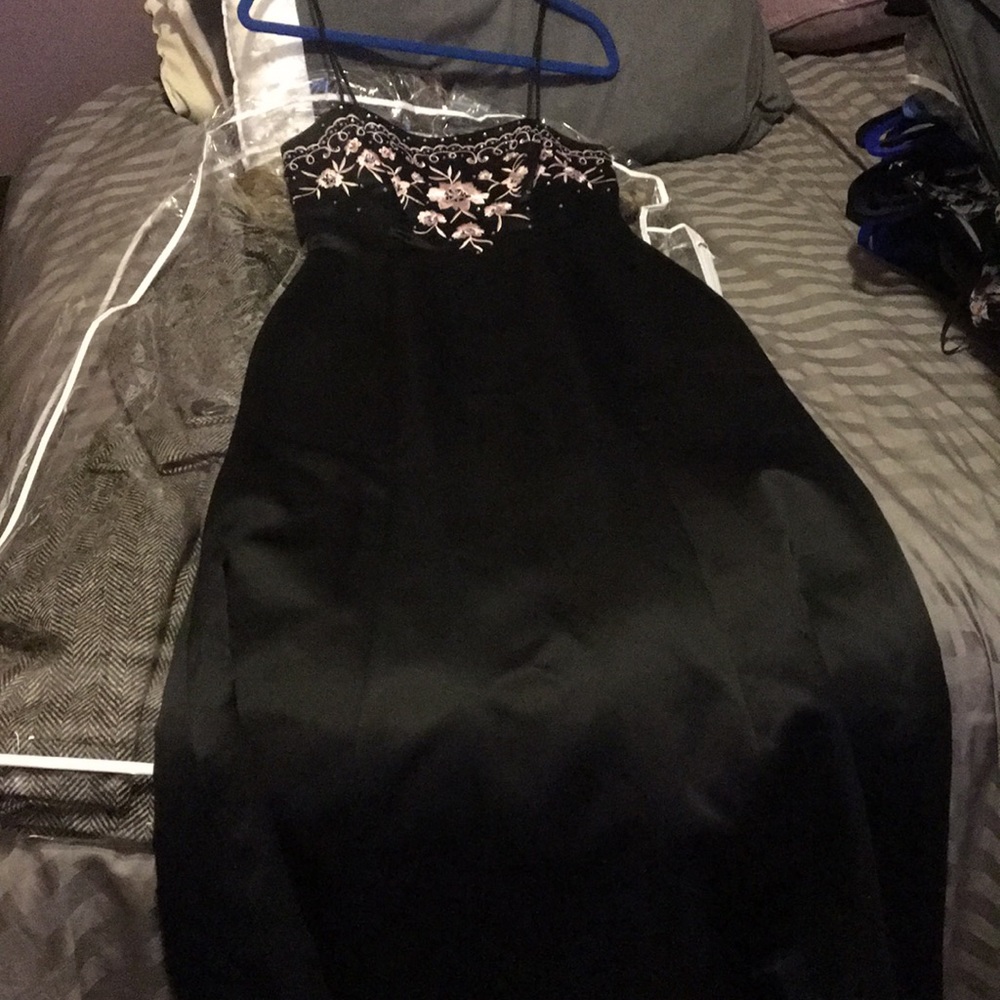 Niki Livas Black Prom Dress With Pink Detail - Gem